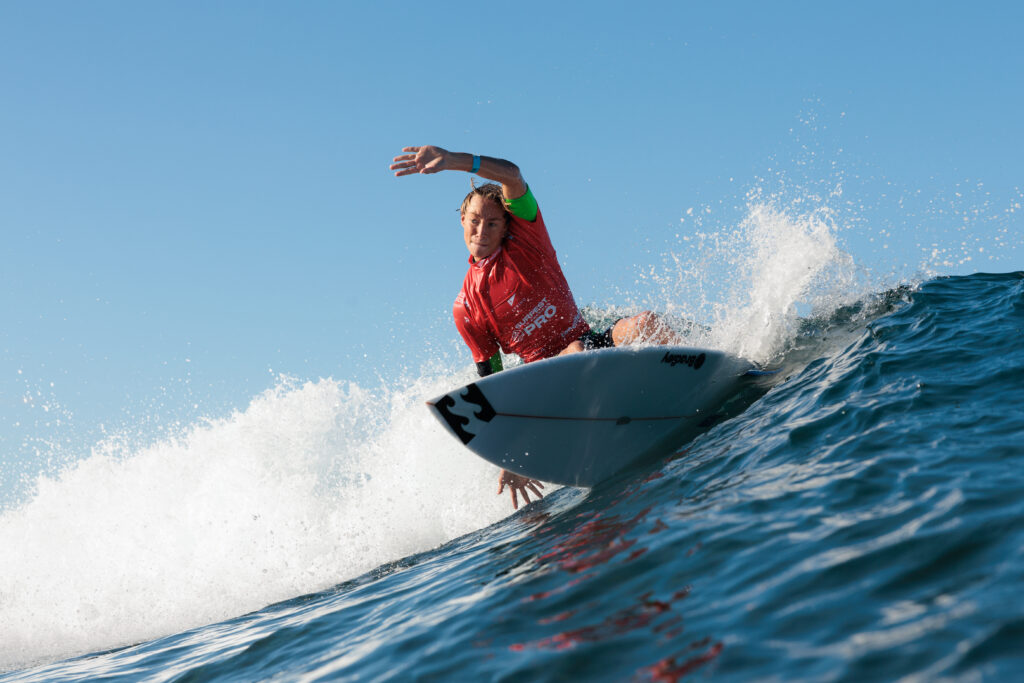 La élite del surf nacional protagoniza un fantástico arranque en el ...